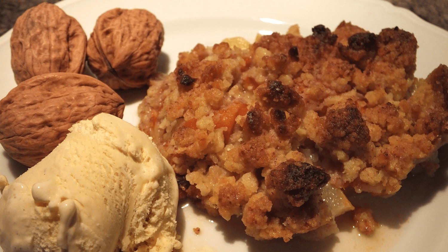 Recette de crumble tutti frutti aux noix | La Ferme des Signaux